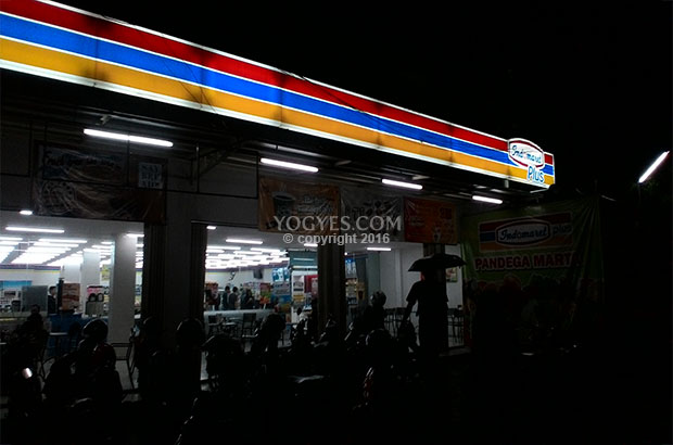 Indomaret Plus Jl. Pandega Martha, Tempat Belanja di Sleman
