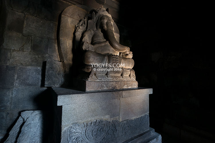 Arca Ganesha di Candi Prambanan