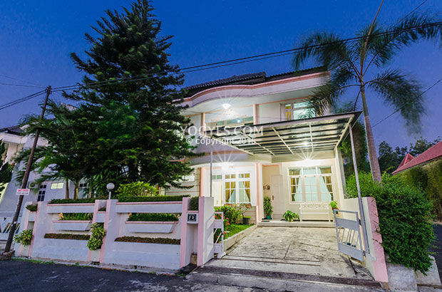 Mirota Kampus Godean, Tempat Belanja di Bantul